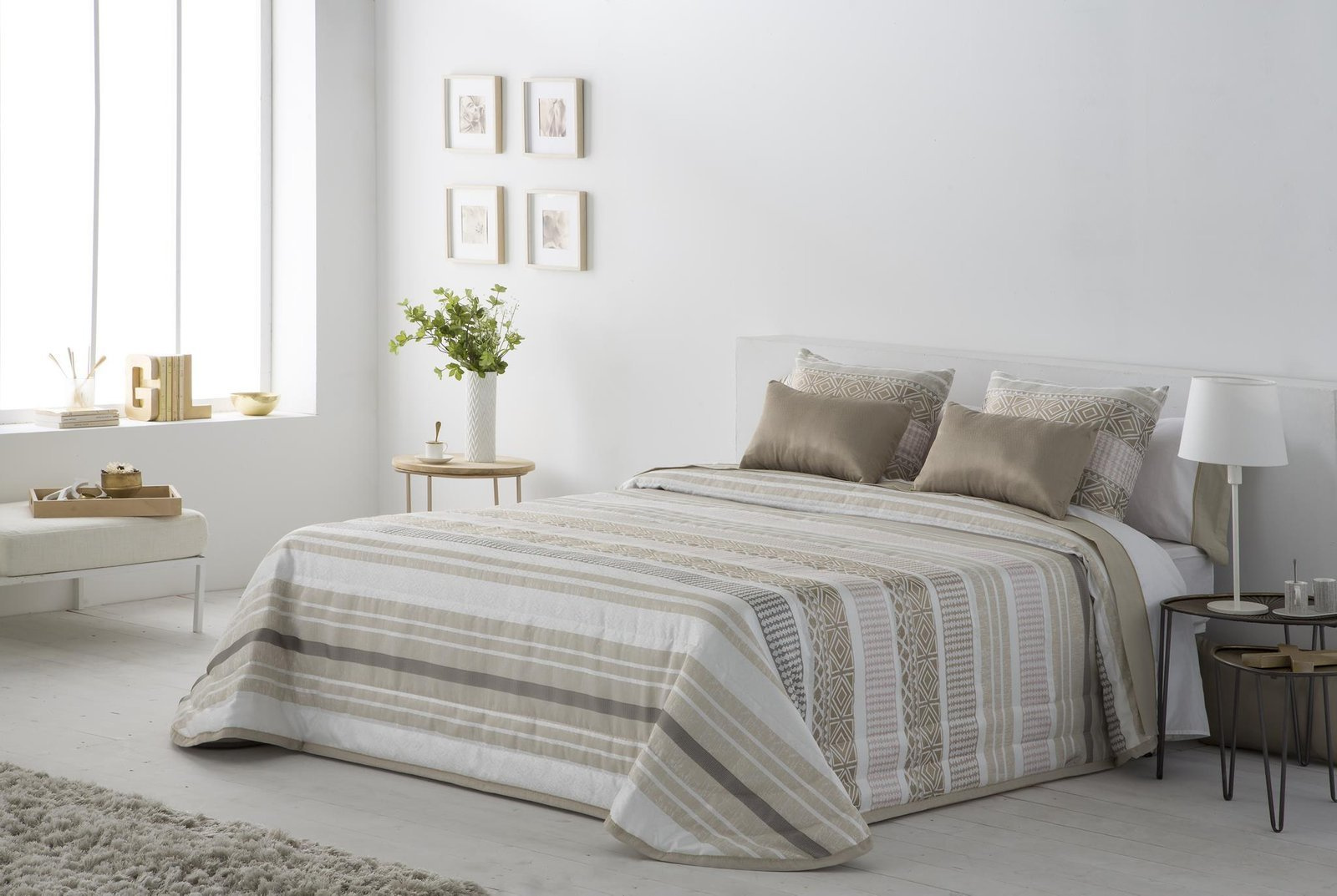 Narzuta żakardowa JVR Tejidos Frida Gold Gold - sklep internetowy podpierzyna.com